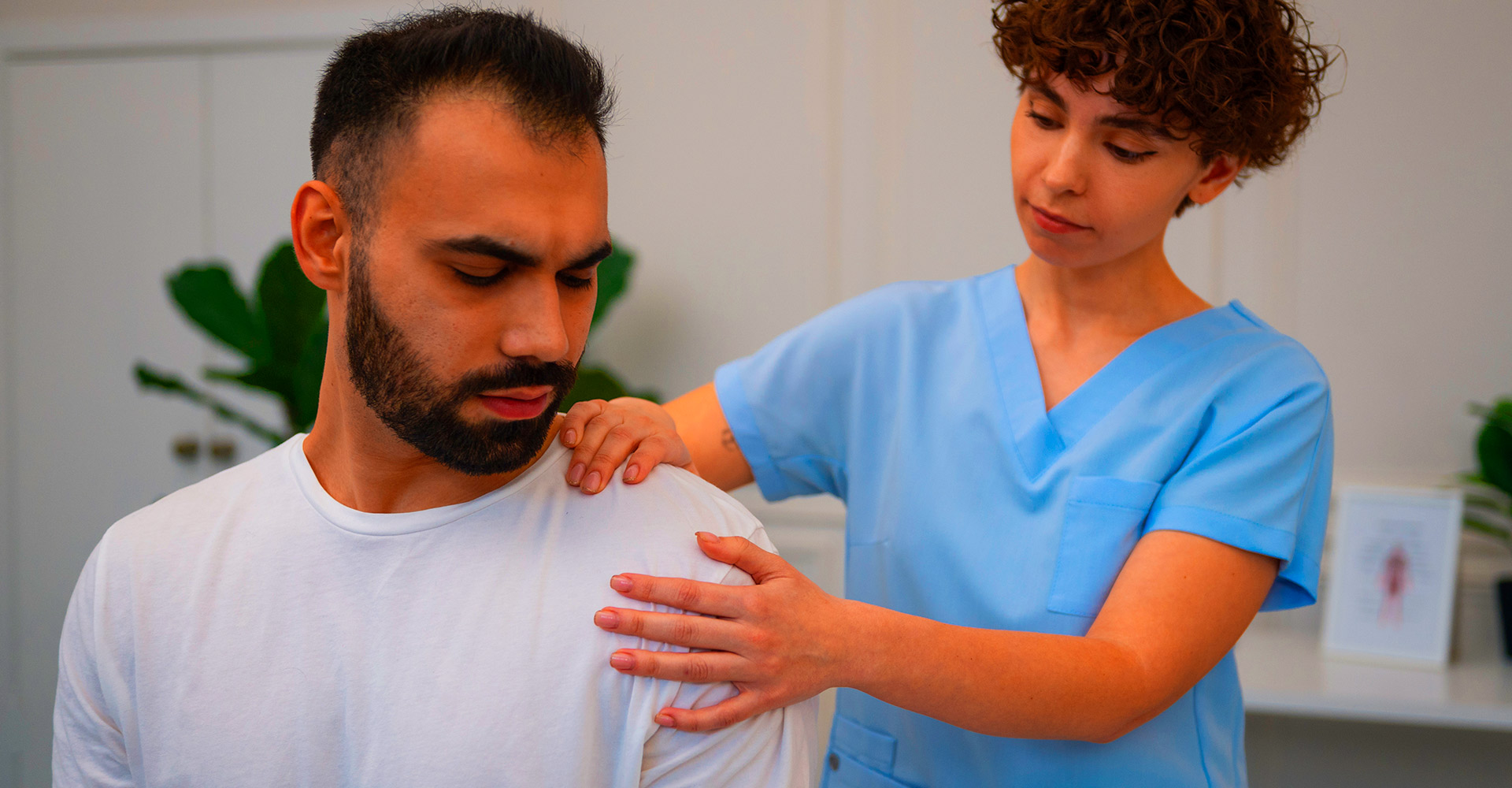 Taller de Examen Físico y Evaluación del Dolor en Enfermería | Institución Badra